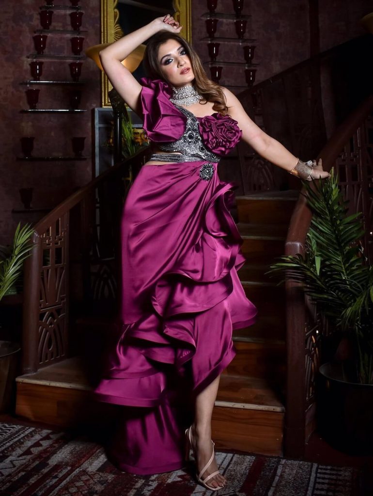 Shefali Bagga Glamorous Looks And Outfits - K4 Fashion