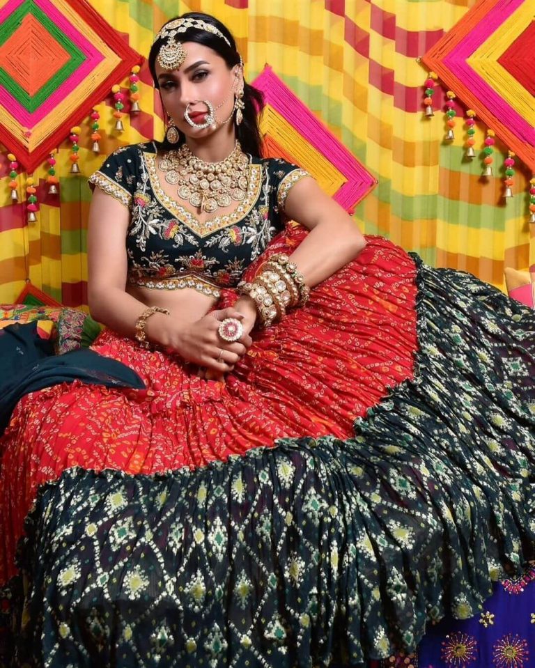 Bigg Boss Fame Pavitra Punia In Red & Green Bandhani Print Lehenga ...
