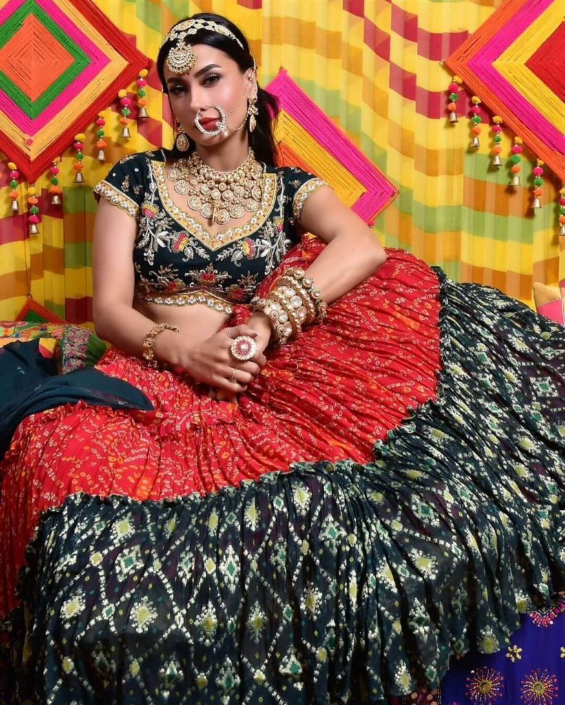 Pavitra Punia Ethnic Western Outfits And Looks - K4 Fashion