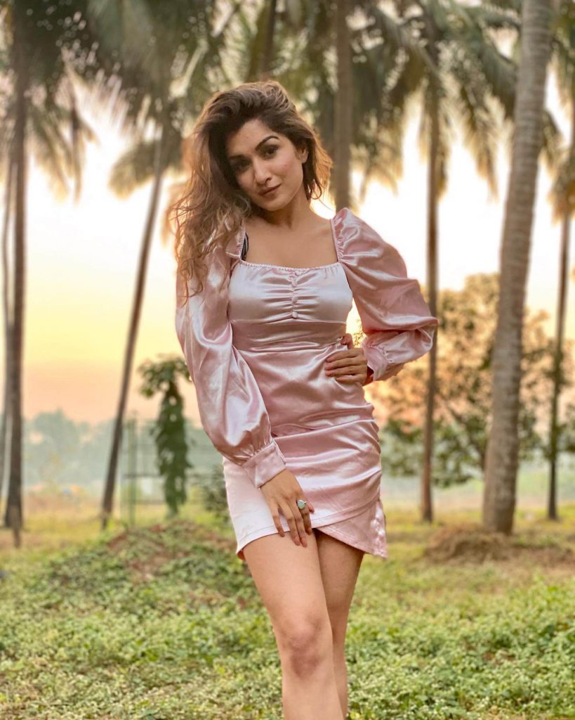 Shefali Bagga Glamorous Looks And Outfits - K4 Fashion
