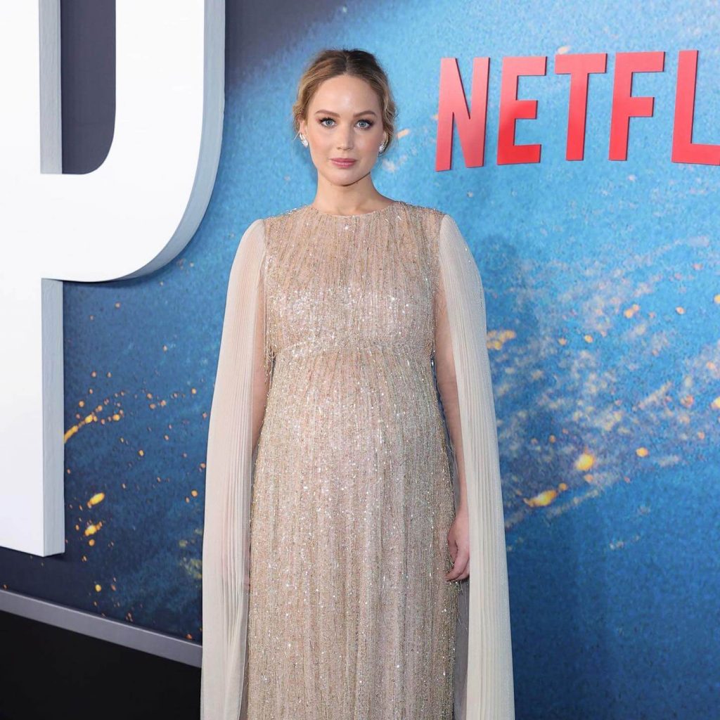Jennifer Lawrence - Outfits, Style, & Looks - K4 Fashion