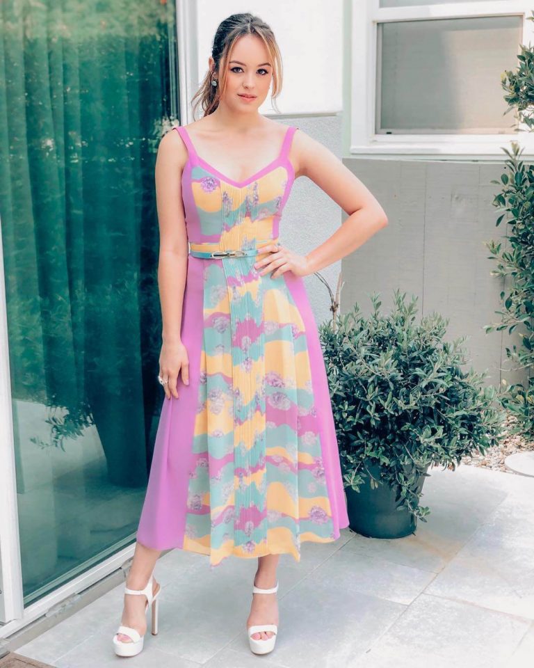 Hayley Orrantia - Outfits, Style, & Looks - K4 Fashion