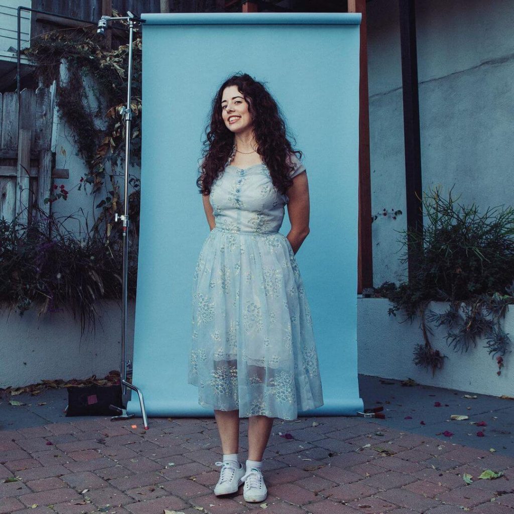 Mary Neely - Outfits, Style and Looks - K4 Fashion