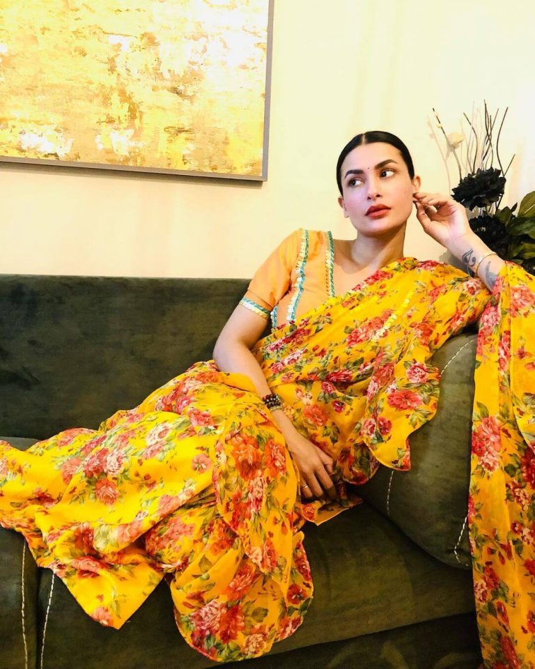 Pavitra Punia Ethnic Western Outfits And Looks - K4 Fashion