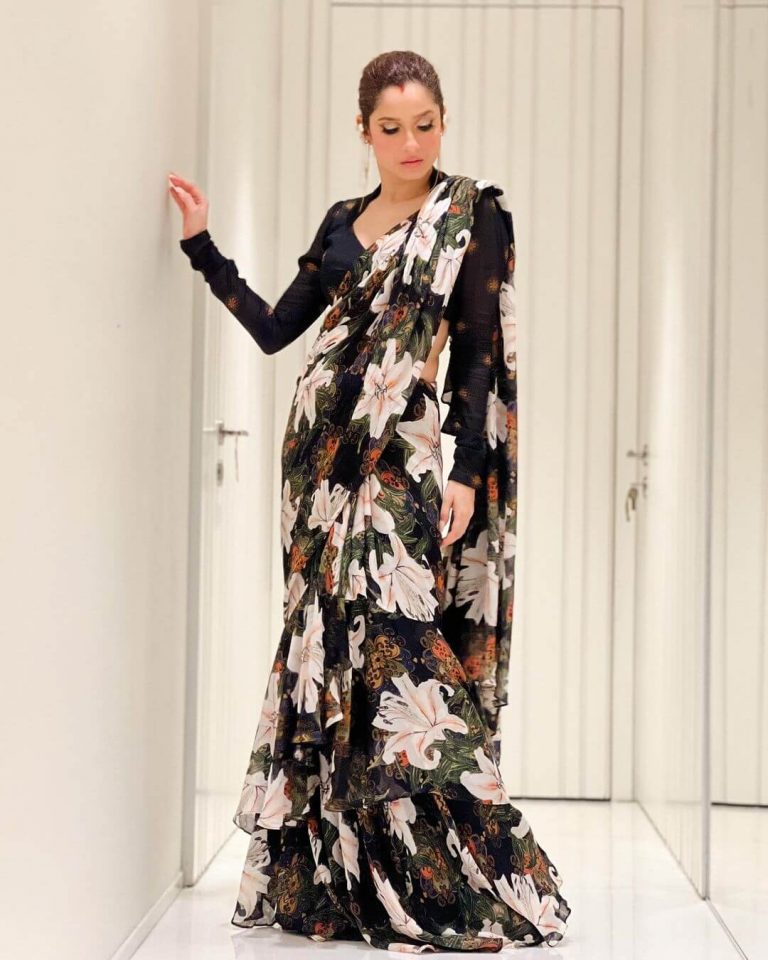 Ankita Lokhande Mesmerizing Traditional, Modern Looks And Outfits - K4 ...