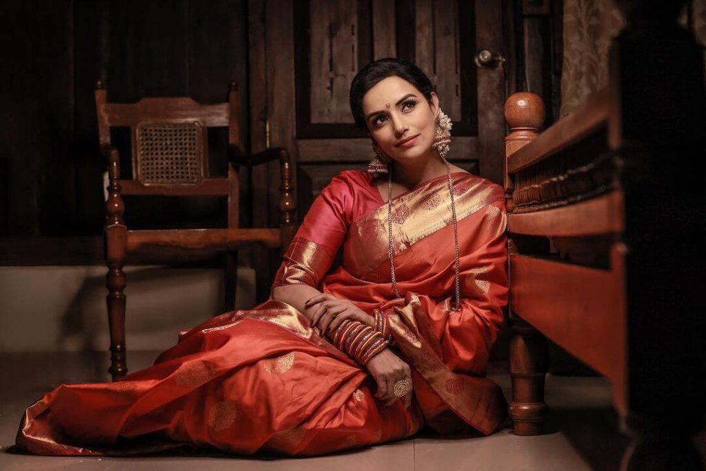 Shwetha Menon Traditional Stylish Outfits And Looks - K4 Fashion