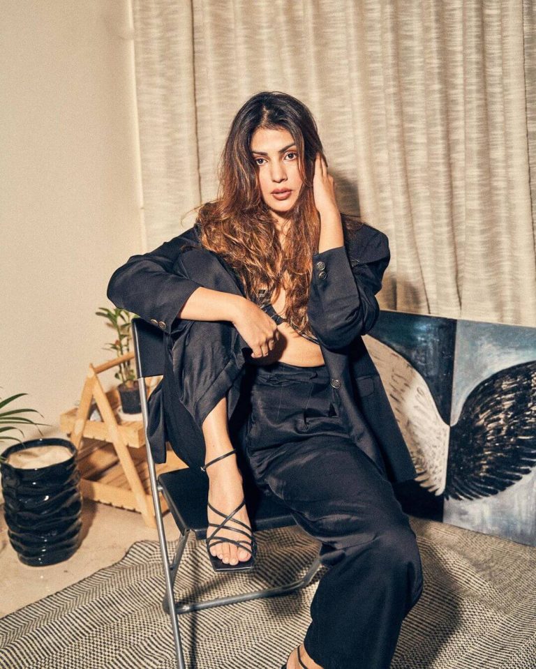 Rhea Chakraborty Outfits, Style And Fashion - K4 Fashion
