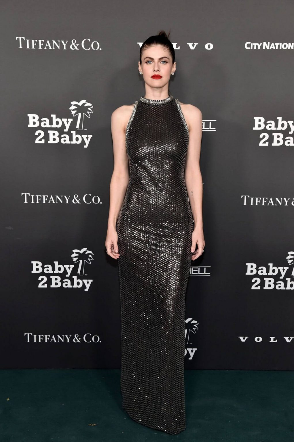 Alexandra Daddario- Outfits, Style and Looks - K4 Fashion
