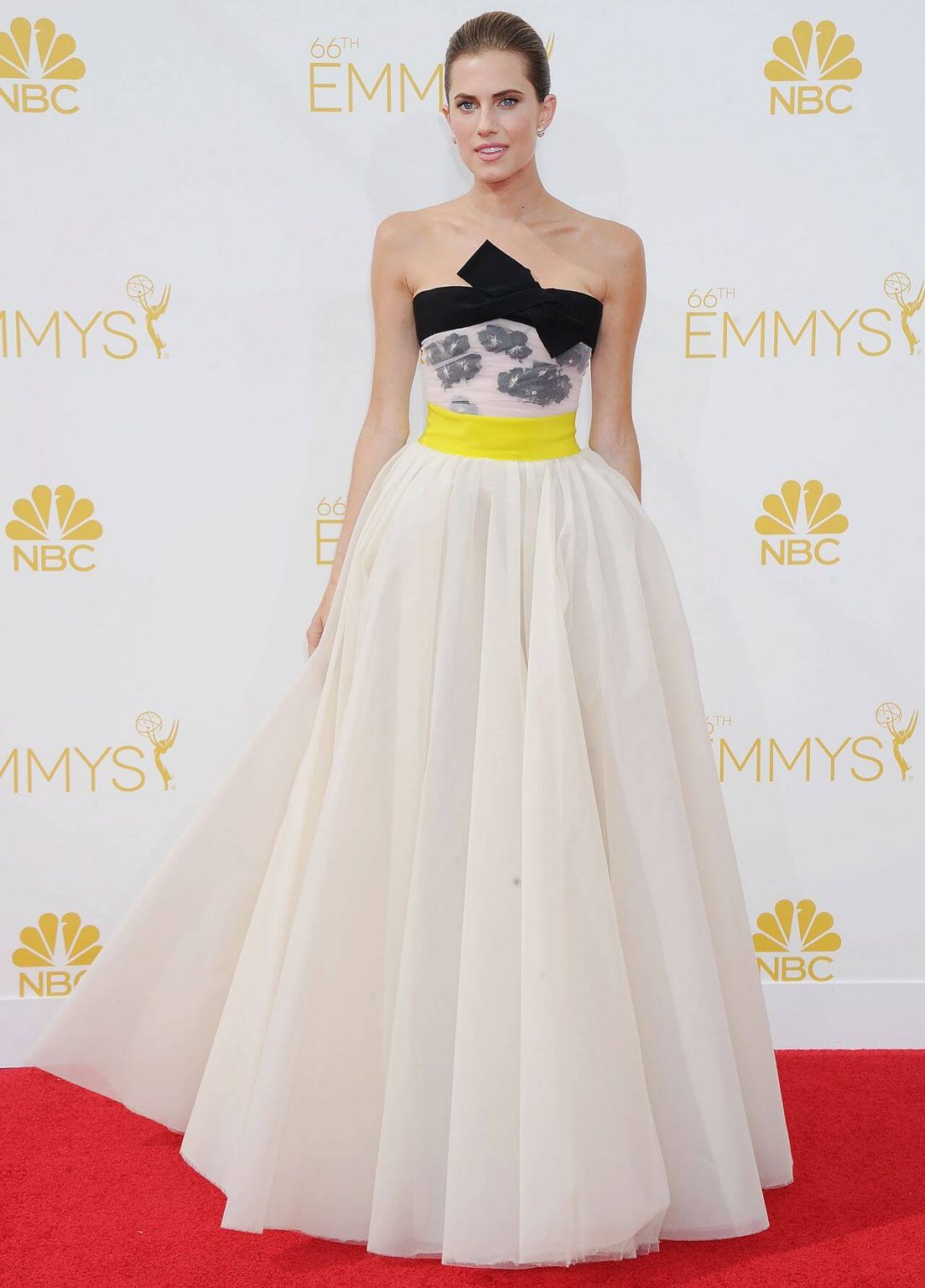Allison Williams - Outfits, Style, and Looks - K4 Fashion