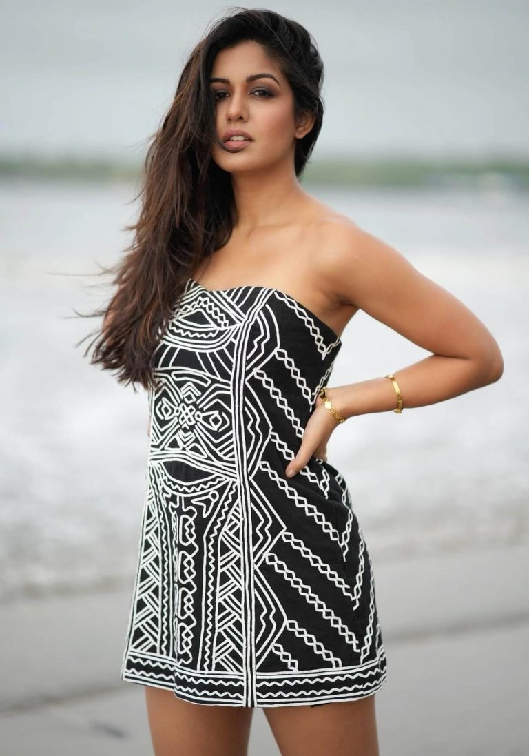 Ishita Dutta Never Fail To Impress With Her Exclusive Outfits And Looks ...