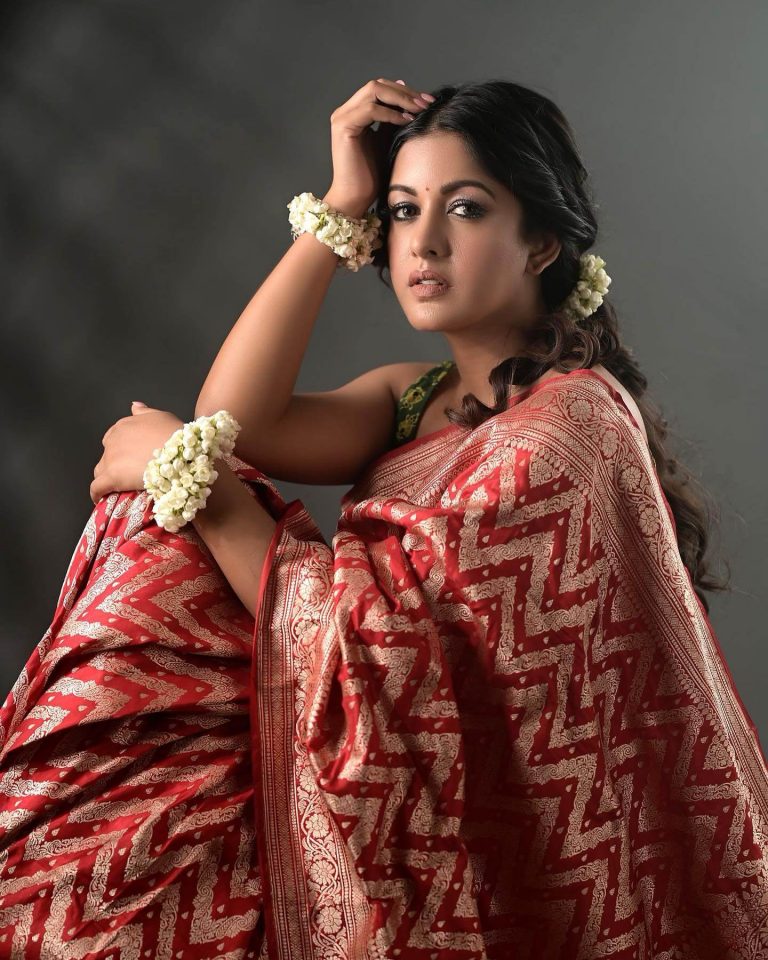 Ishita Dutta Never Fail To Impress With Her Exclusive Outfits And Looks ...