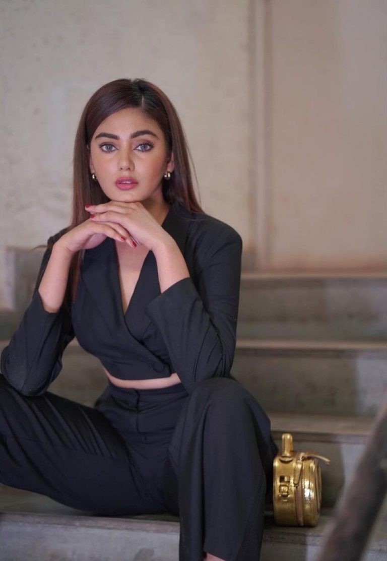 Sana Makbul Trend Setting Traditional, Western Looks And Outfits - K4 ...