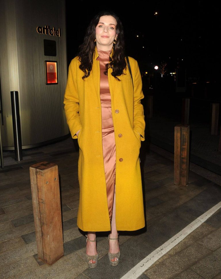 Aisling Bea - Outfits, Style, and Looks - K4 Fashion