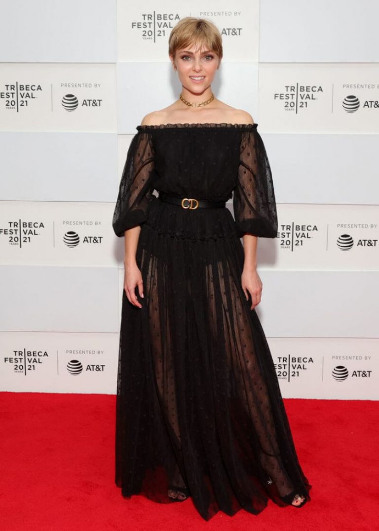 AnnaSophia Robb - Outfits, Style, & Looks - K4 Fashion