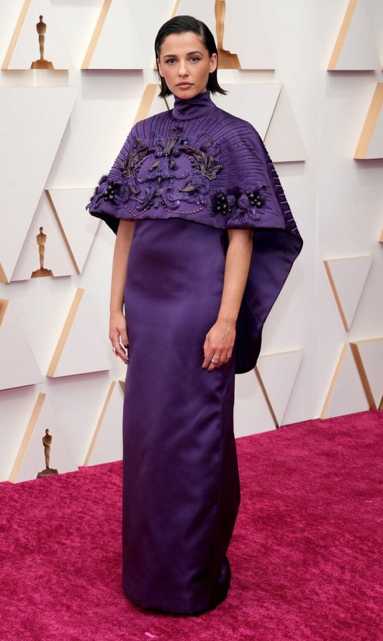 Naomi Scott - Outfits, Style, and Looks - K4 Fashion