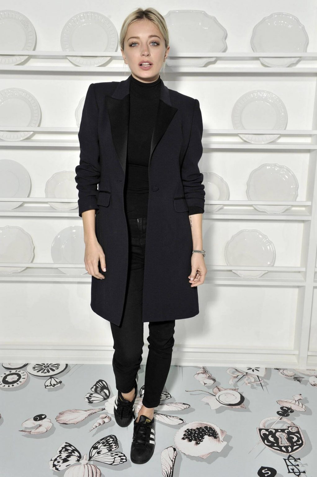 Caroline Vreeland - Outfits , Style and Looks - K4 Fashion