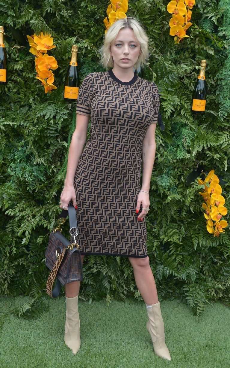 Caroline Vreeland - Outfits , Style and Looks - K4 Fashion