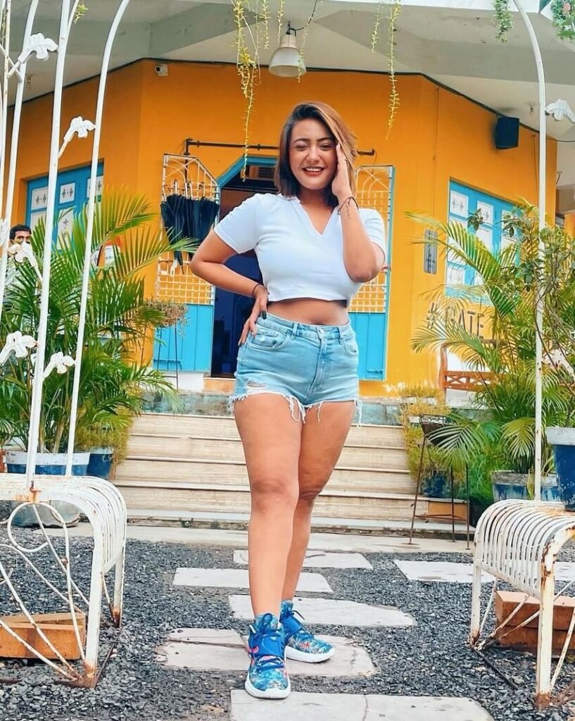 Aashika Bhatia Inspired Classic and Fashion Style Outfits - K4 Fashion