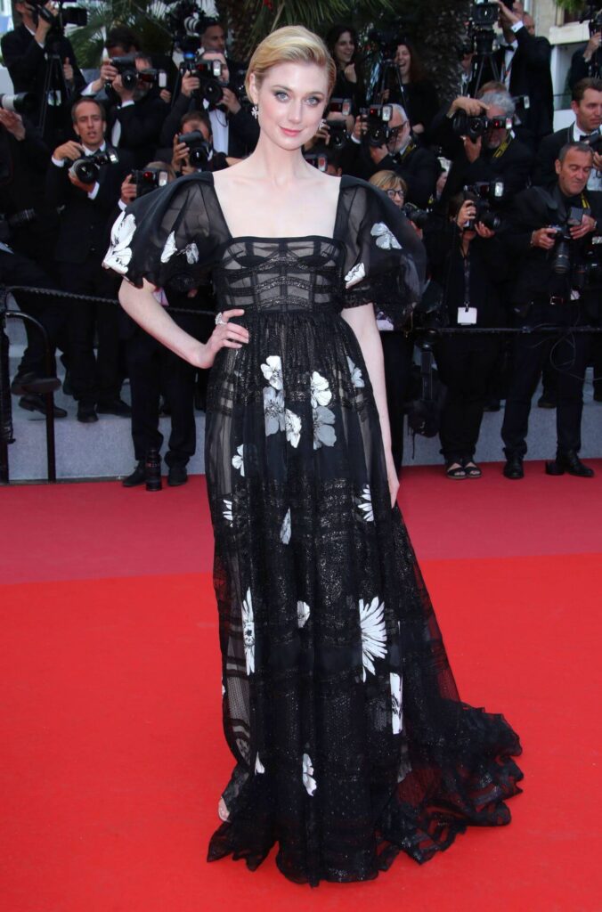 Elizabeth Debicki Inspired Striking Outfit Ideas - K4 Fashion