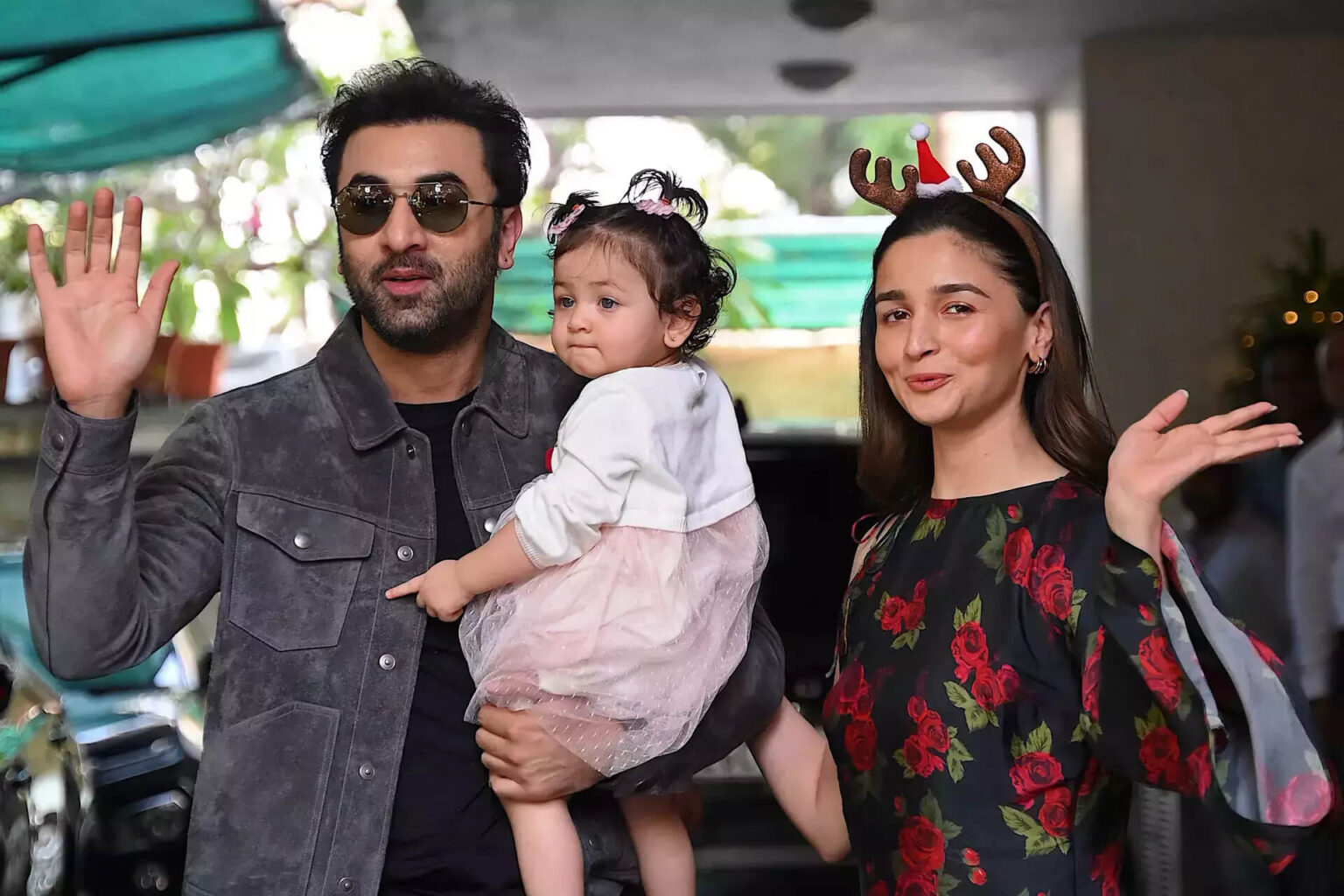 Ranbir Kapoor-Alia Bhatt's Daughter Raha's First Photo Out - K4 Fashion