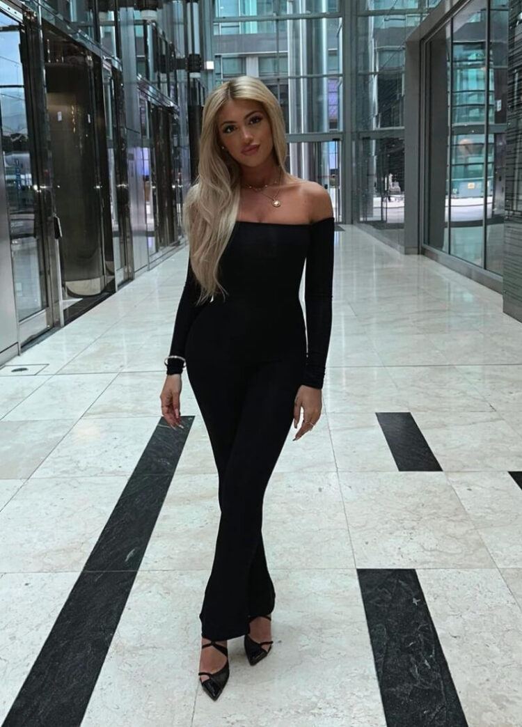 Shenny Kaplan's Vibrant and Sophisticated Fashion Outfits - K4 Fashion