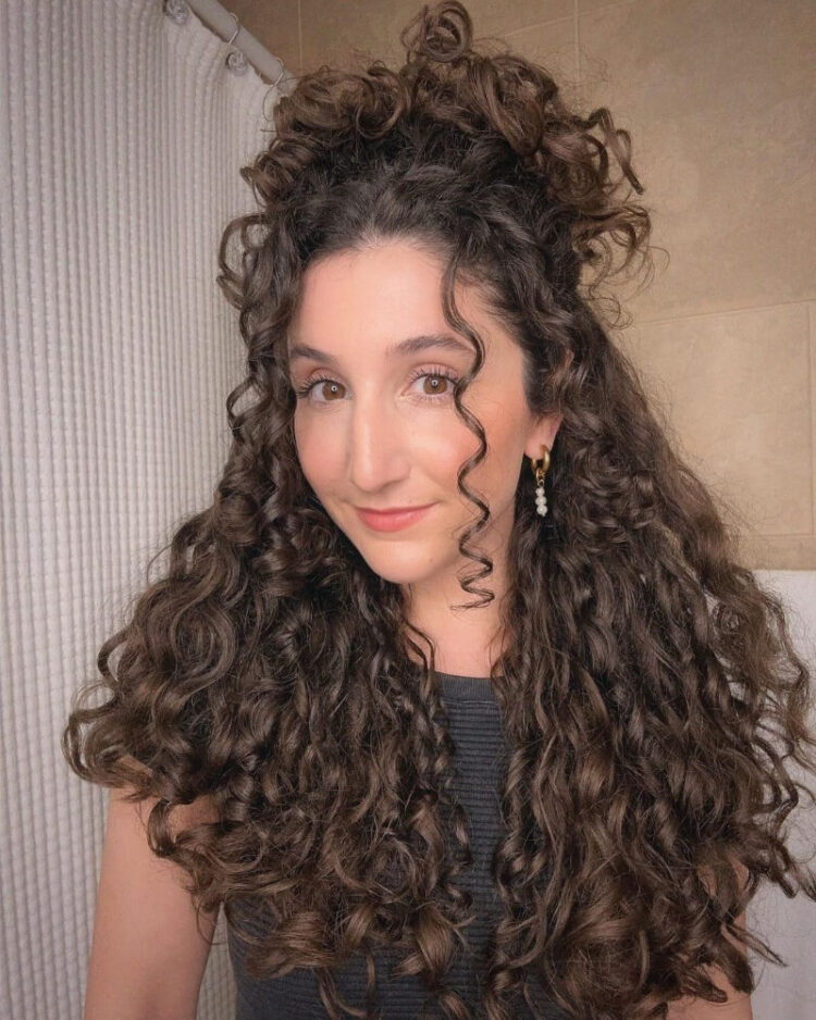 A Messy Puffed Curls Hairstyle - K4 Fashion